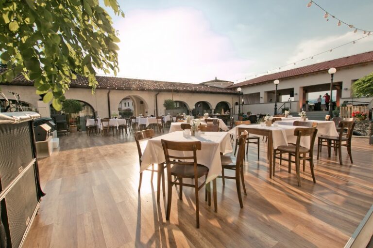 Restavracija Grad Dobrovo; sanjska poroka s pogledom na Goriška Brda.